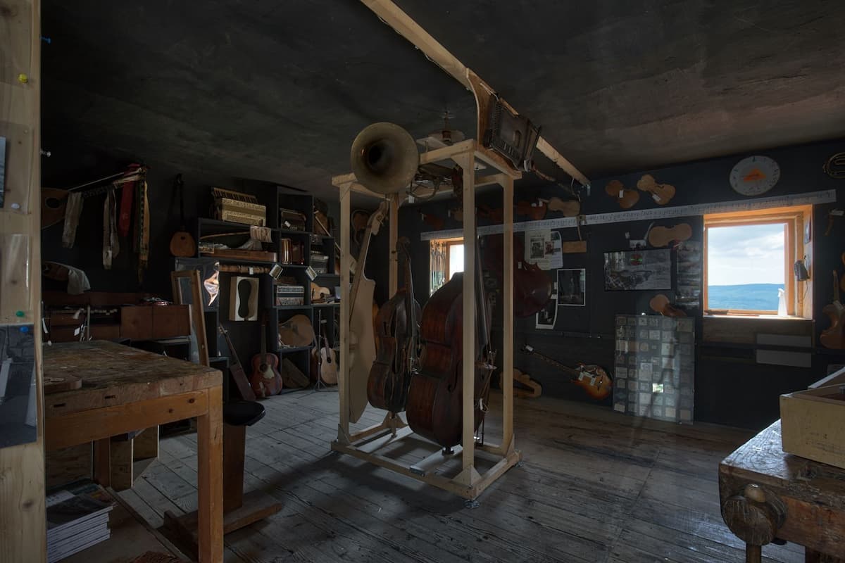 The Museum of Folk Instruments in Završje: MU=BAJS | Colours of Istria